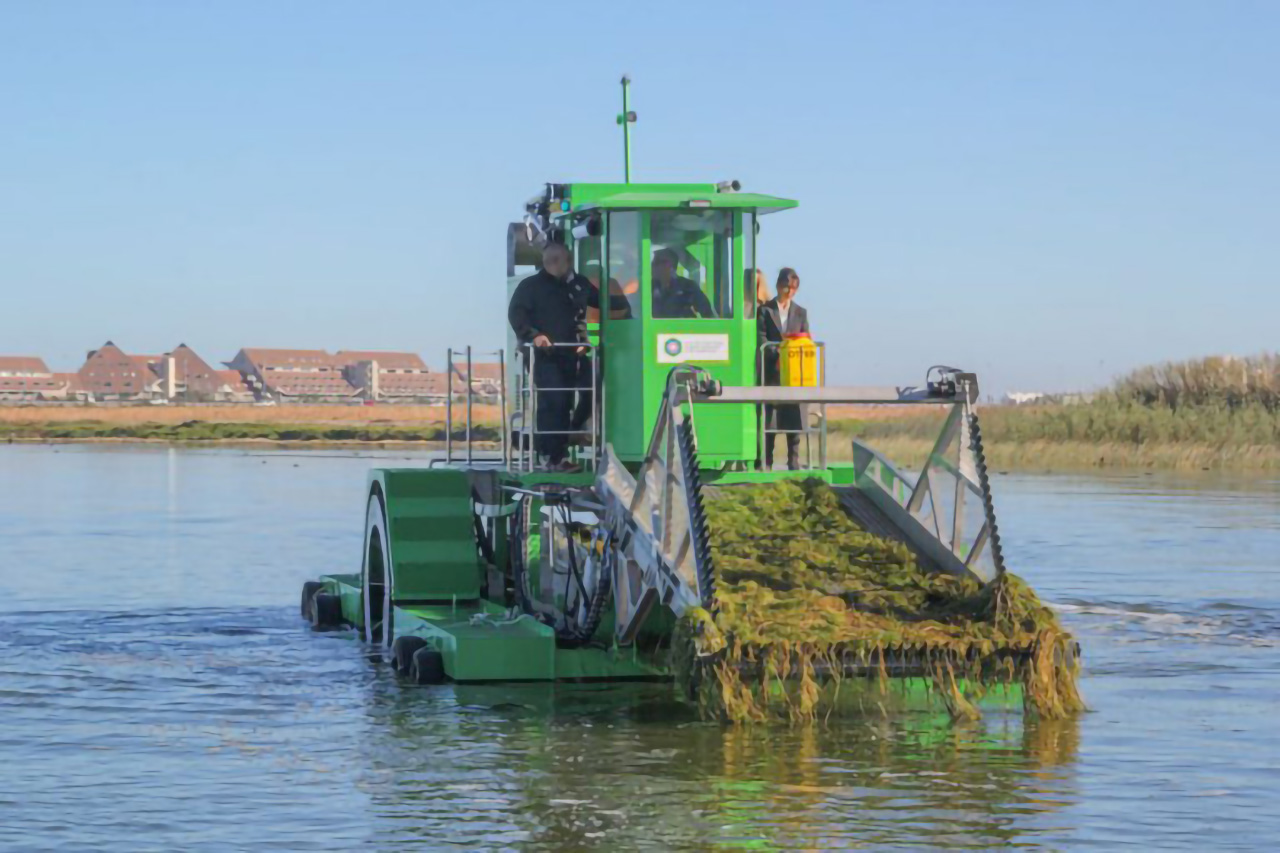 Aquatic Weed Harvester - The Leading Edge Marine Services